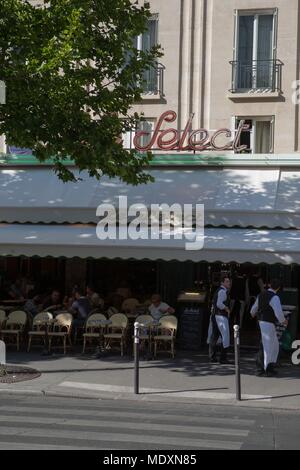 France, Paris, the Brasserie Le Select boulevard Montparnasse Stock ...