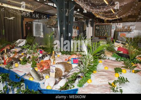 Paris, shops food, fish shop, seafood, fish Stock Photo - Alamy
