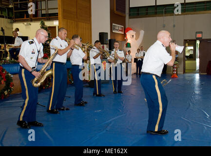 ALIAMANU MILITARY RESERVATION — Members of the 25th Infantry Division ...
