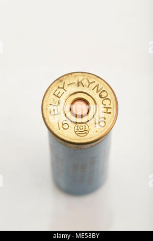 16 Gauge Vintage Eley Kynoch Paper Cartridges No 6 shot Stock Photo - Alamy