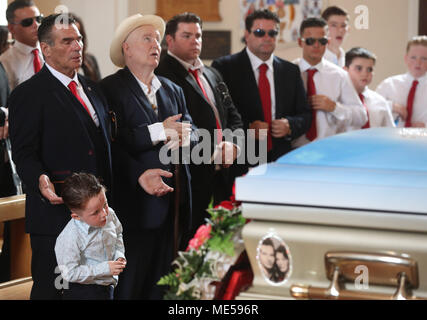My Big Fat Gypsy Wedding star Paddy Doherty and his wife Roseanne (left ...