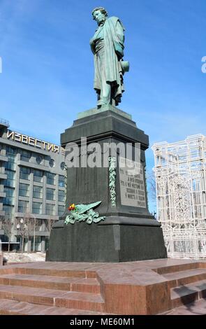 Russia, Moscow, bronze statue in the metropolitan subway Stock Photo ...