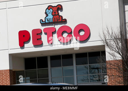 Petco store banner Stock Photo: 32342904 - Alamy