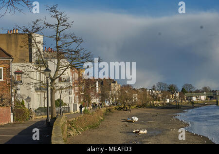 thames path london chiswick Stock Photo - Alamy