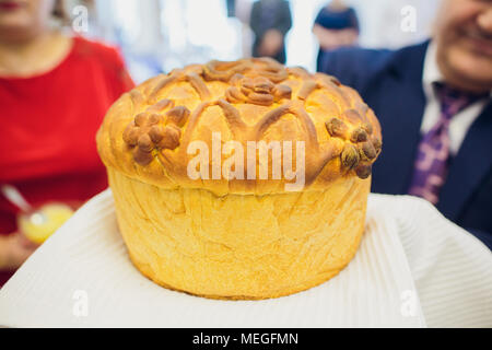 Korovai - traditional Russian bread, most often used at weddings, where ...
