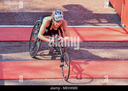 Susannah SCARONI of the USA in the Women's 800m T54 Final at the World ...