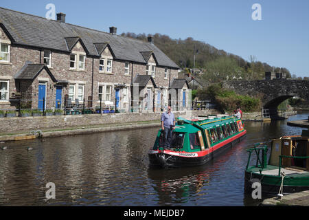 Brecon basin on the Monmouthshire & Brecon Canal (Mon & Brec) with the ...