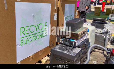 pile of discarded electrical junk Stock Photo - Alamy
