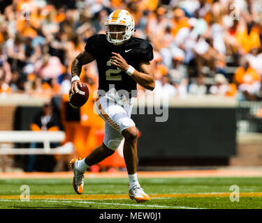 Tennessee quarterback Jarrett Guarantano runs the ball during the third ...