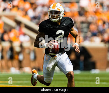 Tennessee quarterback Jarrett Guarantano runs the ball during the third ...