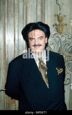 Modedesigner Rudolph Moshammer in München, Deutschland 1996. Fashion ...