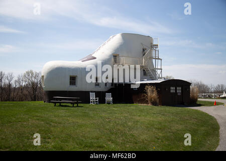 The Haines Shoe House located in Hellam Pennsylvania was built in 1948 ...