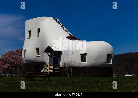 The Haines Shoe House located in Hellam Pennsylvania was built in 1948 ...