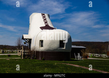 The Haines Shoe House located in Hellam Pennsylvania was built in 1948 ...