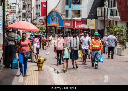 Pedestrian shopping street, Avenida Central, Panama City, Panama Stock ...