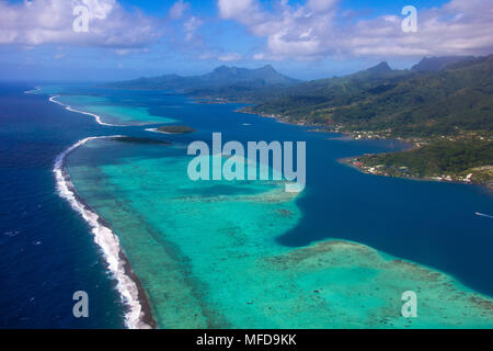 Breathtaking aerial view Moorea island in French Polynesia, green ...
