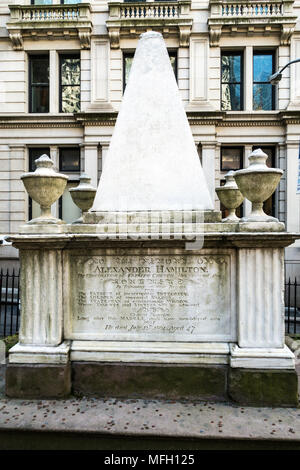 Alexander Hamilton Memorial at Trinity Church in New York City, USA ...