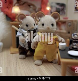 Gay doll mice couple Ref: CRB457 103646 0075 COMPULSORY CREDIT: Helen ...