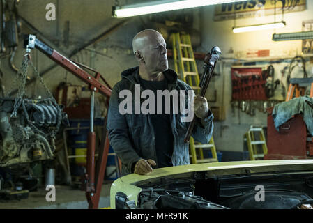 DEATH WISH 2018 MGM film with Elisabeth Shue and Bruce Willis Stock ...