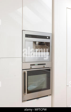 Integral oven in modern kitchen Stock Photo - Alamy