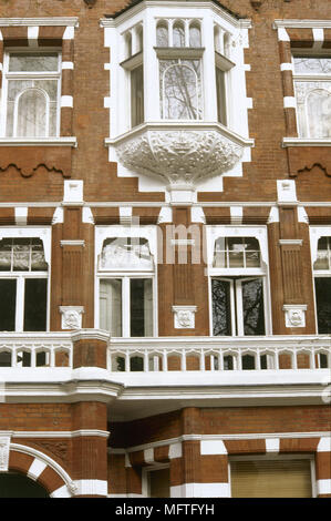 Exterior of Victorian red brick mansion block Stock Photo - Alamy