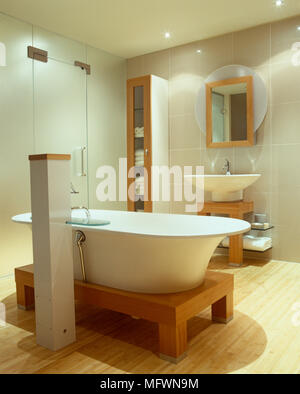 Bathtub on platform in bathroom in USA home Stock Photo - Alamy