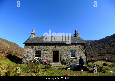 Coire Fionnaraich Bothy near Coulags Strath Carron Stock Photo - Alamy