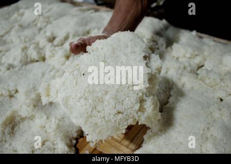 Madiun, Indonesia. 16th Apr, 2018. Workers completed the glutinous rice ...