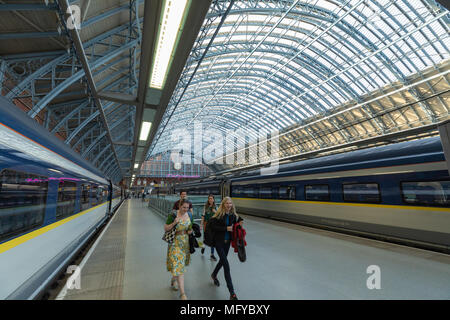 Eurostar Platform, St Pancras, London Stock Photo - Alamy