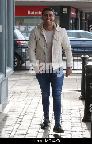 The cast of TOWIE arrive to film scenes at the Brentwood Kitchen ...