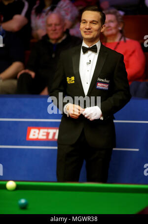 Referee Marcel Eckardt during day thirteen of the Betway UK ...