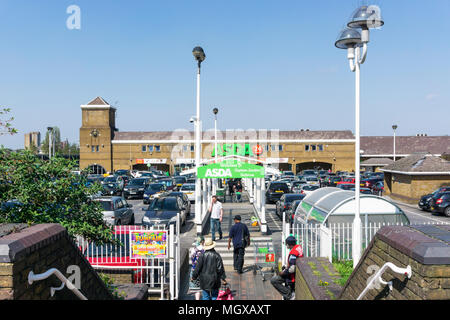 ASDA Supermarket, Lavender Hill, Clapham Junction, Battersea, London ...