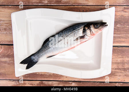 Fresh raw fish Stock Photo - Alamy