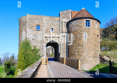Dover castle. Peverell's Gate, fortified gate with side tower. built by ...