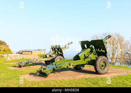 England, Dover castle. World War two 25 pounder guns with the Admiralty ...