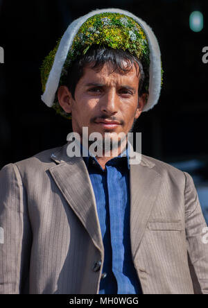 Portrait of asiri flower men, Asir province, Al Farsha, Saudi Arabia ...