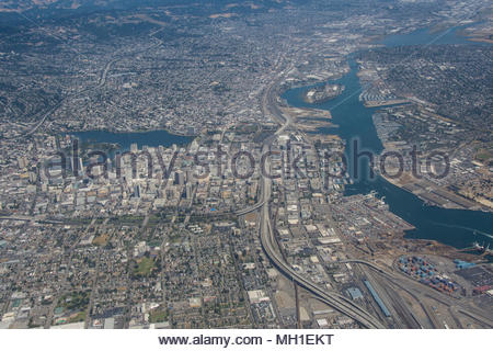 aerial view above Oakland California Stock Photo: 15457367 - Alamy