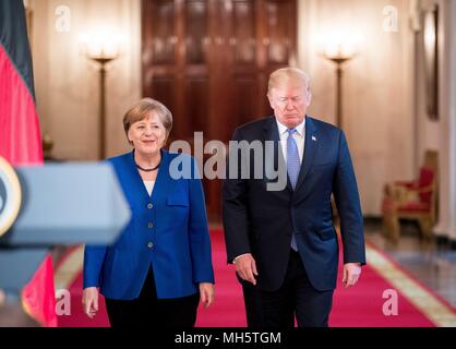 27 April 2018, USA, Washington: German Chancellor Angela Merkel (CDU ...