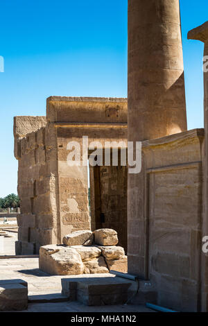 Part of the Temple of Hibis, the largest and most well preserved temple ...