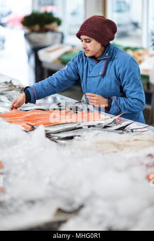 Fresh fish in a fishshop Stock Photo - Alamy