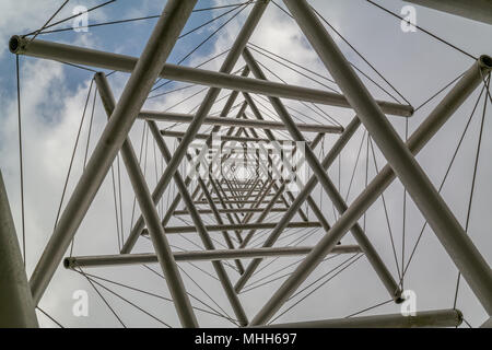 Needle Tower II by Kenneth Snelson in the sculpture garden of the ...