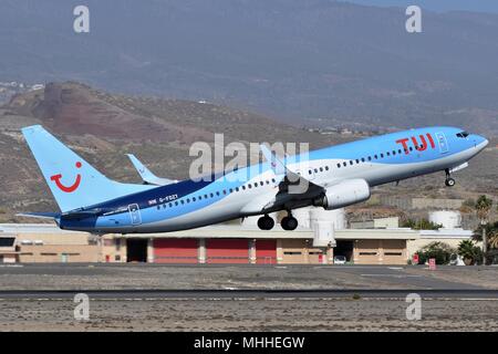 TUI Airways Boeing 737-800 passenger jet plane taxiing on arrival in ...