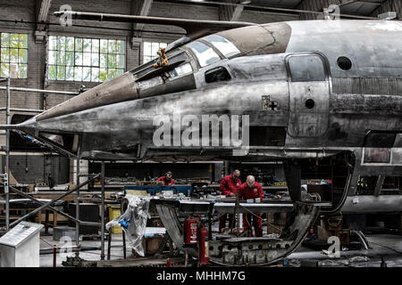 Handley Page Victor B1A XH648 Cold War nuclear bomber undergoing ...