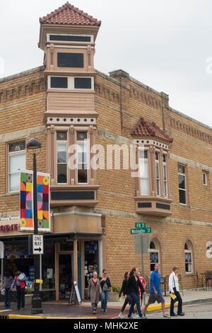 Quaint downtown shopping area in the heart of the city of Pittsburgh ...