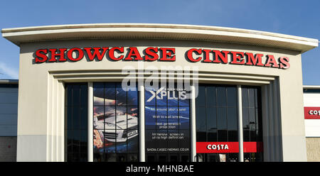 Exterior view of a Showcase Cinemas entertainment complex Stock Photo ...