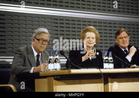 Margaret Thatcher, Geoffrey Howe and Bernard Ingham Stock Photo - Alamy