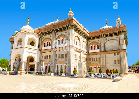 Guru Nanak Darbar Gurdwara, the magnificent sikh temple ( Gurdwara ) in ...