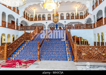 Main staircase inside Guru Nanak Darbar Gurdwara, the magnificent sikh ...