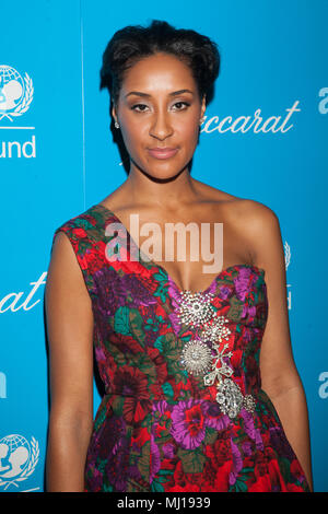 27 NOVEMBER 2012 - New York - Kelly Ripa attends the Unicef SnowFlake ...