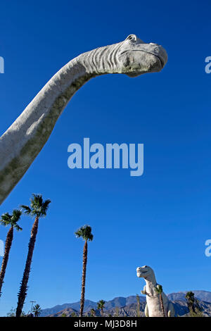 Giant Tyrannosaurus rex dinosaur at roadside tourist attraction in ...